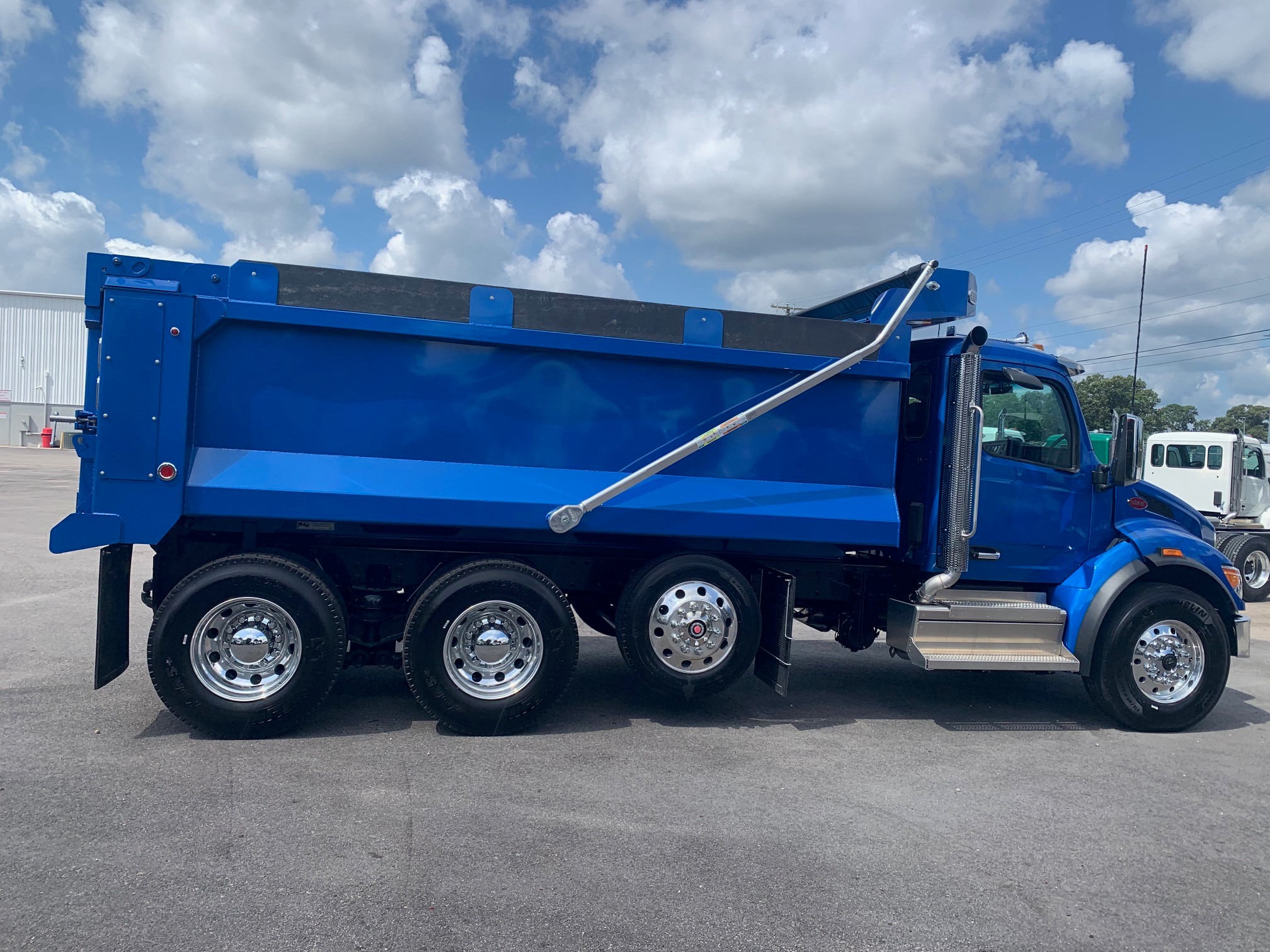 2025 Peterbilt 548 - Truck Details - The Pete Store
